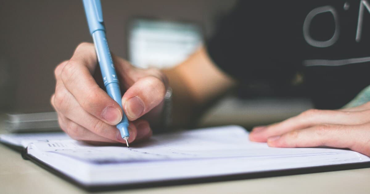 How To Format & Structure Your College Application Essay